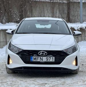 White Hyundai i20 2022 in Vilnius, with an engine capacity of 1.00 L and mileage of 76 thousand km for 11450 €, photo 2 on AUTOMOTO.COM.LV