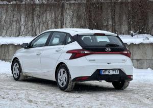 White Hyundai i20 2022 in Vilnius, with an engine capacity of 1.00 L and mileage of 76 thousand km for 11450 €, photo 10 on AUTOMOTO.COM.LV