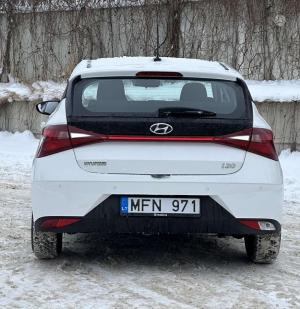 White Hyundai i20 2022 in Vilnius, with an engine capacity of 1.00 L and mileage of 76 thousand km for 11450 €, photo 11 on AUTOMOTO.COM.LV