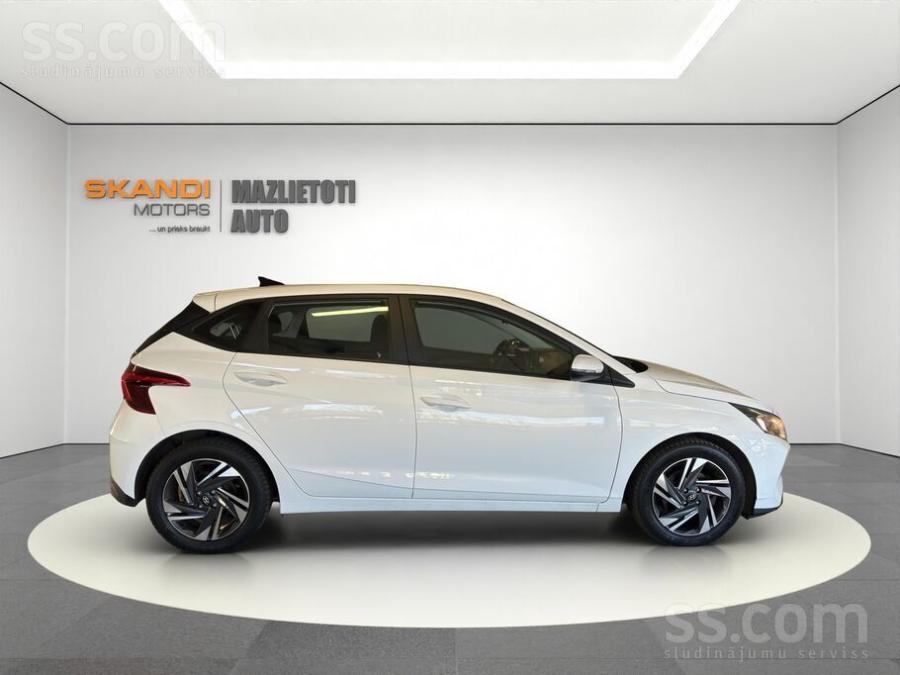 White Hyundai i20 2022 in Riga, with an engine capacity of 1.00 L and mileage of 38 thousand km for 12990 €, photo 8 on AUTOMOTO.COM.LV
