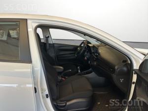 White Hyundai i20 2022 in Riga, with an engine capacity of 1.00 L and mileage of 38 thousand km for 12990 €, photo 18 on AUTOMOTO.COM.LV