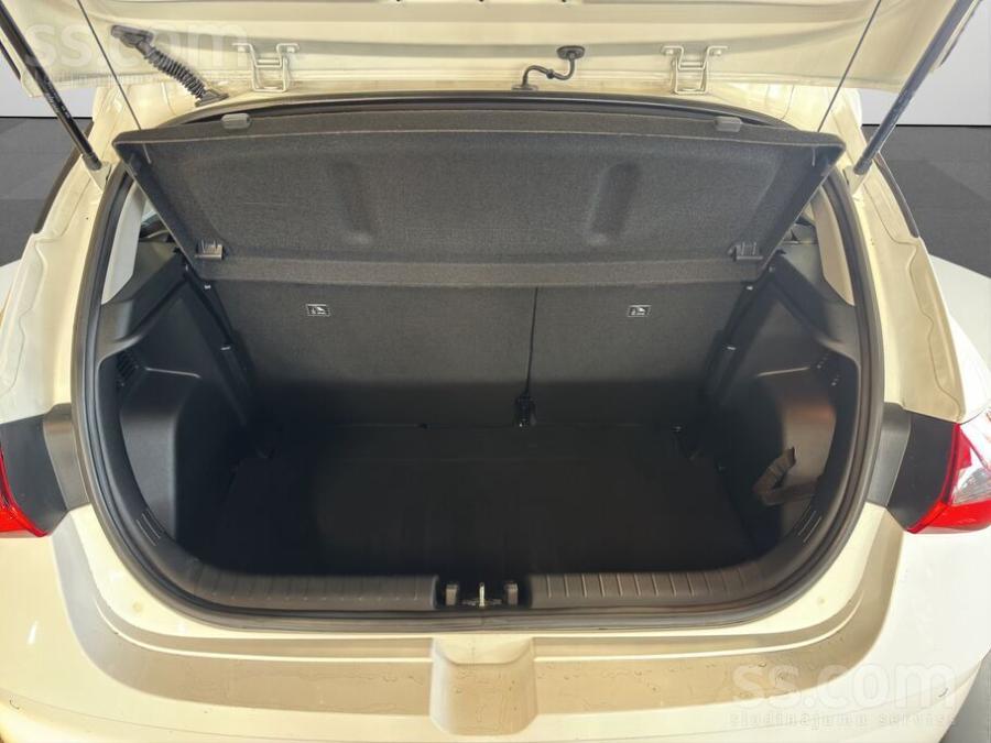 White Hyundai i20 2022 in Riga, with an engine capacity of 1.00 L and mileage of 38 thousand km for 12990 €, photo 19 on AUTOMOTO.COM.LV