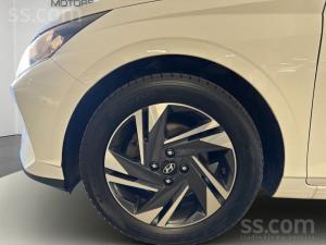 White Hyundai i20 2022 in Riga, with an engine capacity of 1.00 L and mileage of 38 thousand km for 12990 €, photo 20 on AUTOMOTO.COM.LV
