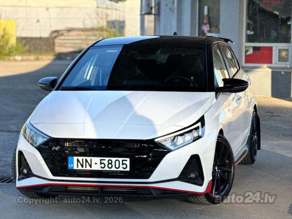 White Hyundai i20 2023 in Riga, with an engine capacity of 1.60 L and mileage of 42 thousand km for 27000 €, photo 4 on AUTOMOTO.COM.LV