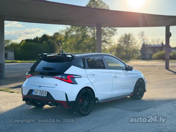 White Hyundai i20 2023 in Riga, with an engine capacity of 1.60 L and mileage of 42 thousand km for 27000 €, photo 9 on AUTOMOTO.COM.LV