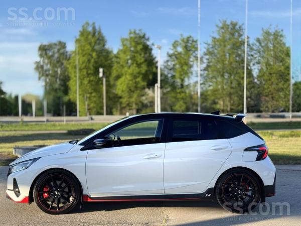 White Hyundai i20 2023 in Ogre, with an engine capacity of 1.60 L and mileage of 42 thousand km for 24000 €, photo 6 on AUTOMOTO.COM.LV