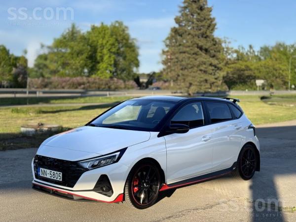 White Hyundai i20 2023 in Ogre, with an engine capacity of 1.60 L and mileage of 42 thousand km for 24000 €, photo 7 on AUTOMOTO.COM.LV