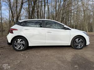 Белый Хендай и20 2024 в Паневежис, объемом двигателя 1.00 л и пробегом 17 тыс. км за 14199 €, фото 3 на AUTOMOTO.COM.LV