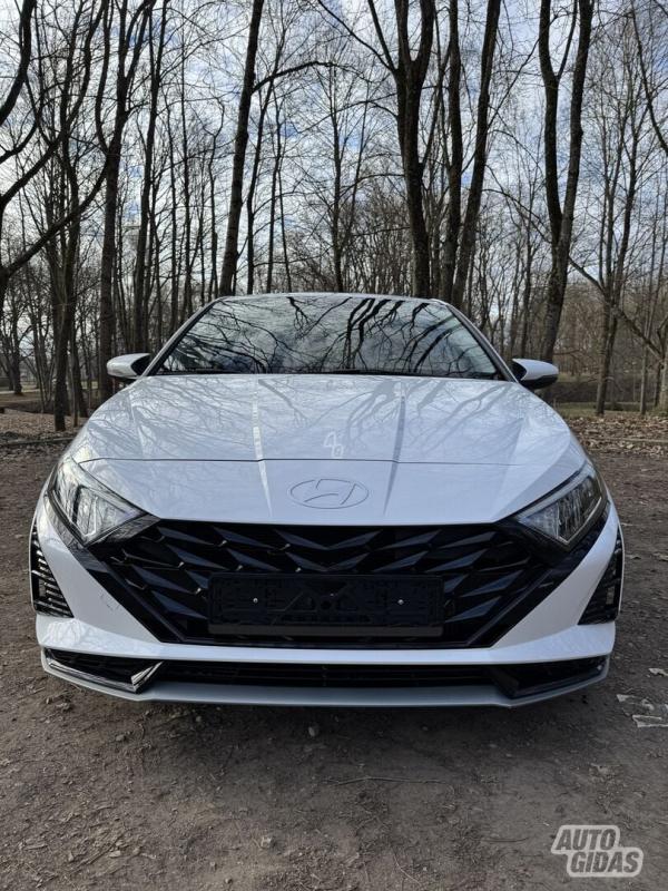 White Hyundai i20 2024 in Panevezys, with an engine capacity of 1.00 L and mileage of 17 thousand km for 14199 €, photo 8 on AUTOMOTO.COM.LV