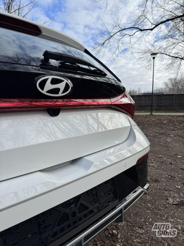 White Hyundai i20 2024 in Panevezys, with an engine capacity of 1.00 L and mileage of 17 thousand km for 14199 €, photo 10 on AUTOMOTO.COM.LV