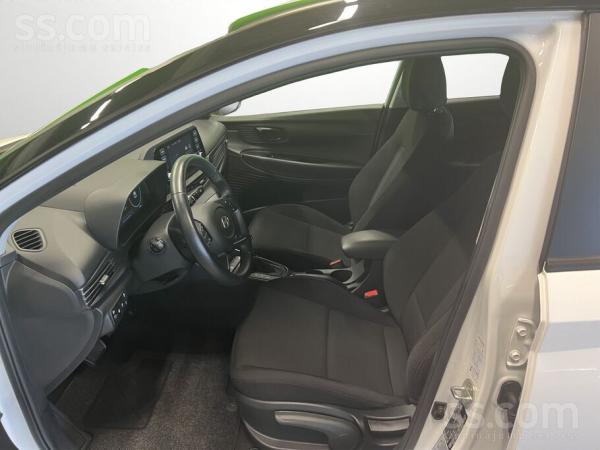 White Hyundai i20 2025 in Riga, with an engine capacity of 1.00 L and mileage of 33 thousand km for 15990 €, photo 9 on AUTOMOTO.COM.LV
