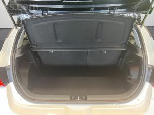 Balts Hyundai i20 2025 Rīga, ar dzinēja tilpumu 1.00 L un nobraukumu 33 tūkst. km par 15990 €, foto 19 vietnē AUTOMOTO.COM.LV