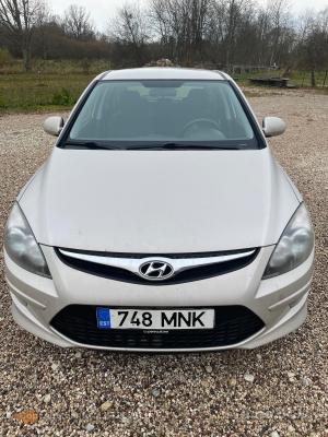 Beige Hyundai i30 2010 in Parnu, with an engine capacity of 1.40 L and mileage of 176 thousand km for 1800 €, photo  on AUTOMOTO.COM.LV