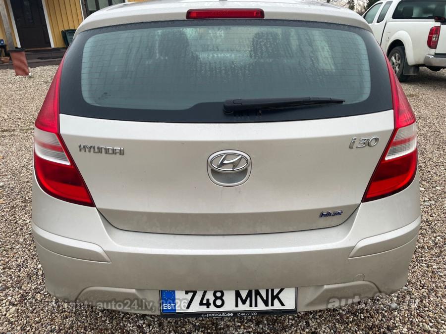 Beige Hyundai i30 2010 in Parnu, with an engine capacity of 1.40 L and mileage of 176 thousand km for 1800 €, photo 3 on AUTOMOTO.COM.LV
