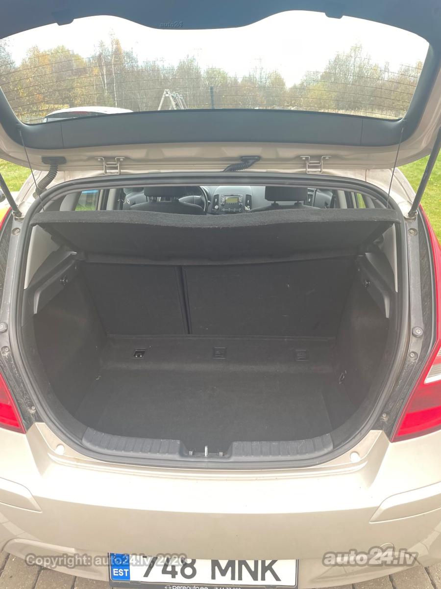 Beige Hyundai i30 2010 in Parnu, with an engine capacity of 1.40 L and mileage of 176 thousand km for 1800 €, photo 7 on AUTOMOTO.COM.LV