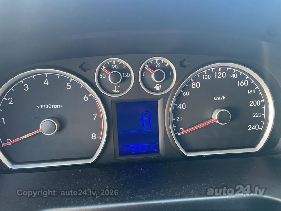 Beige Hyundai i30 2010 in Parnu, with an engine capacity of 1.40 L and mileage of 176 thousand km for 1800 €, photo 8 on AUTOMOTO.COM.LV