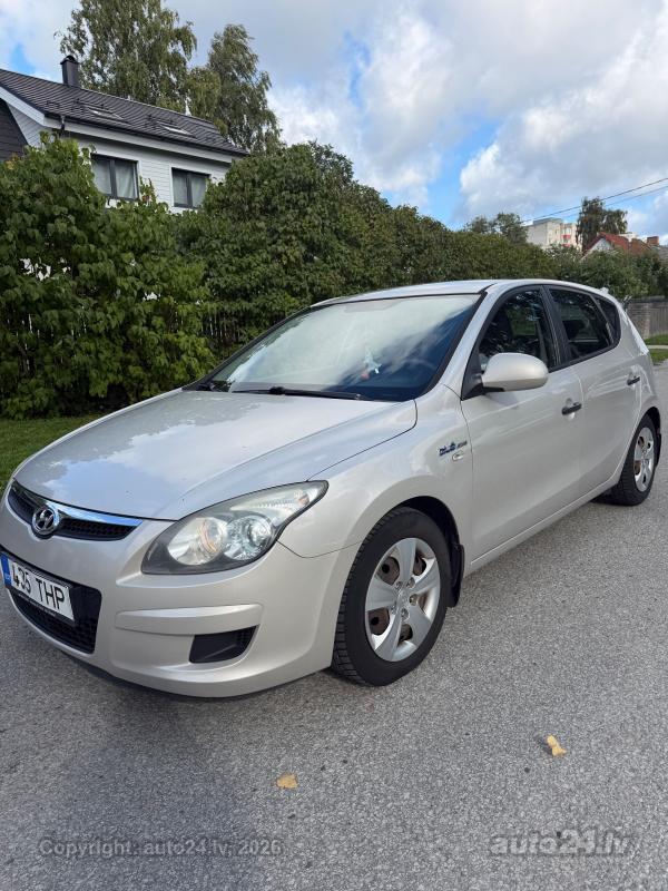 Beige Hyundai i30 2010 in Tallinn, with an engine capacity of 1.40 L and mileage of 177 thousand km for 2500 €, photo 3 on AUTOMOTO.COM.LV