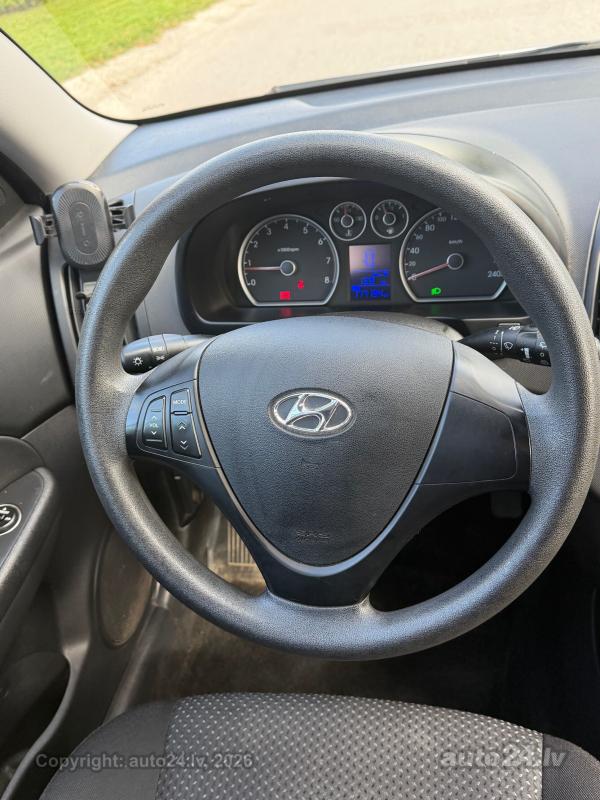 Beige Hyundai i30 2010 in Tallinn, with an engine capacity of 1.40 L and mileage of 177 thousand km for 2500 €, photo 11 on AUTOMOTO.COM.LV