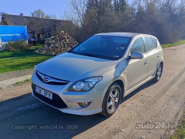 Beige Hyundai i30 2011 in Tallinn, with an engine capacity of 1.40 L and mileage of 18 thousand km for 3500 €, photo 1 on AUTOMOTO.COM.LV
