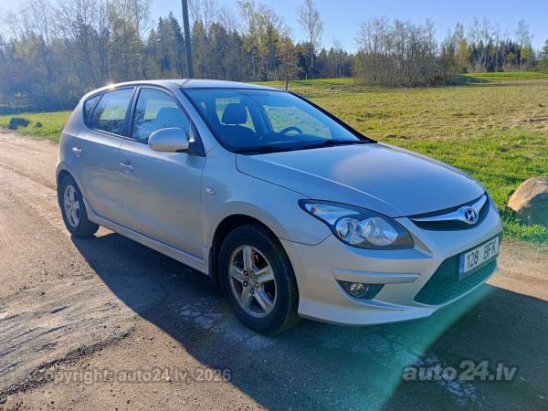 Beige Hyundai i30 2011 in Tallinn, with an engine capacity of 1.40 L and mileage of 18 thousand km for 3500 €, photo 2 on AUTOMOTO.COM.LV
