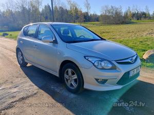 Beige Hyundai i30 2011 in Tallinn, with an engine capacity of 1.40 L and mileage of 18 thousand km for 3500 €, photo 3 on AUTOMOTO.COM.LV