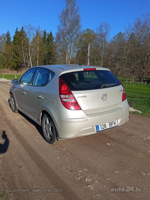 Beige Hyundai i30 2011 in Tallinn, with an engine capacity of 1.40 L and mileage of 18 thousand km for 3500 €, photo 6 on AUTOMOTO.COM.LV