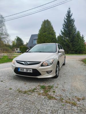 Smilšu krāsa Hyundai i30 2011 Tallina, ar dzinēja tilpumu 1.40 L un nobraukumu 95 tūkst. km par 2700 €, foto  vietnē AUTOMOTO.COM.LV