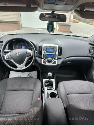 Smilšu krāsa Hyundai i30 2011 Tallina, ar dzinēja tilpumu 1.40 L un nobraukumu 95 tūkst. km par 2700 €, foto 4 vietnē AUTOMOTO.COM.LV