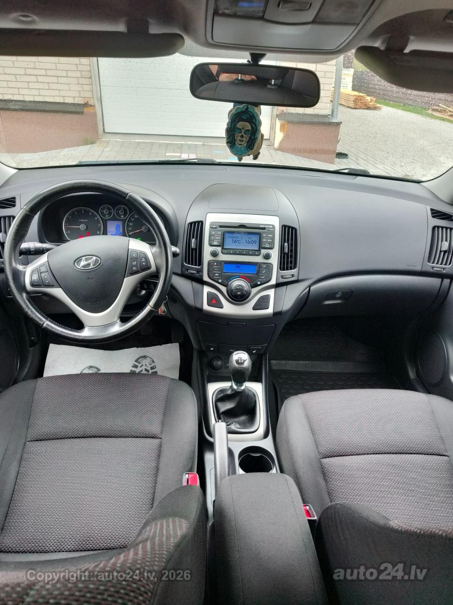 Smilšu krāsa Hyundai i30 2011 Tallina, ar dzinēja tilpumu 1.40 L un nobraukumu 95 tūkst. km par 2700 €, foto 4 vietnē AUTOMOTO.COM.LV