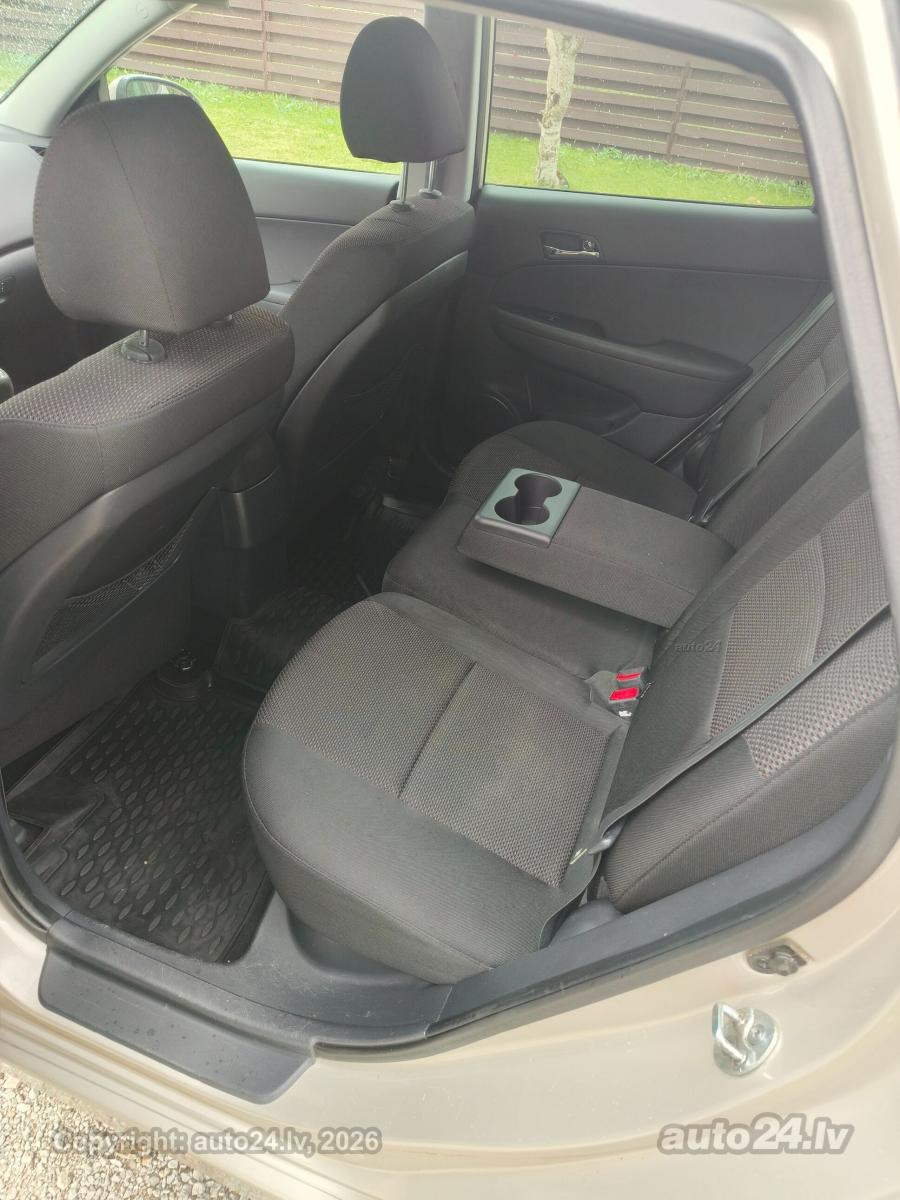 Smilšu krāsa Hyundai i30 2011 Tallina, ar dzinēja tilpumu 1.40 L un nobraukumu 95 tūkst. km par 2700 €, foto 6 vietnē AUTOMOTO.COM.LV