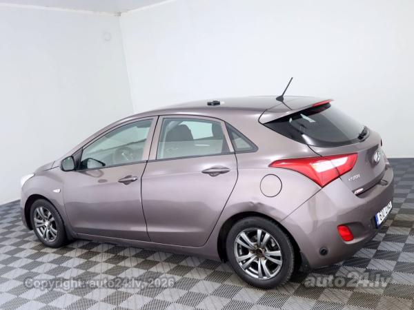 Beige Hyundai i30 2013 in Tallinn, with an engine capacity of 1.40 L and mileage of 363 thousand km for 2499 €, photo 4 on AUTOMOTO.COM.LV