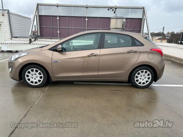 Beige Hyundai i30 2014 in Tallinn, with an engine capacity of 1.60 L and mileage of 133 thousand km for 5850 €, photo 4 on AUTOMOTO.COM.LV