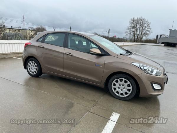 Beige Hyundai i30 2014 in Tallinn, with an engine capacity of 1.60 L and mileage of 133 thousand km for 5850 €, photo 5 on AUTOMOTO.COM.LV