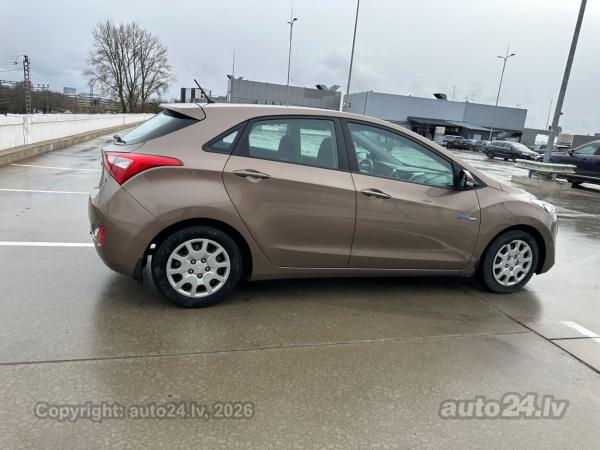 Beige Hyundai i30 2014 in Tallinn, with an engine capacity of 1.60 L and mileage of 133 thousand km for 5850 €, photo 9 on AUTOMOTO.COM.LV
