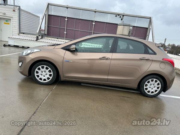 Beige Hyundai i30 2014 in Tallinn, with an engine capacity of 1.60 L and mileage of 133 thousand km for 5850 €, photo 10 on AUTOMOTO.COM.LV