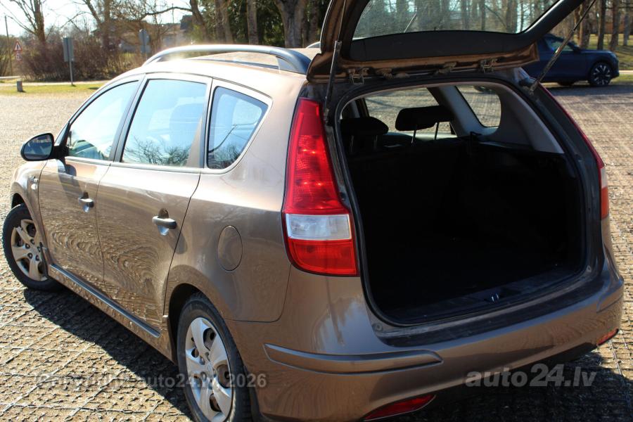 Beige Hyundai i30 2012 in Tartu, with an engine capacity of 1.40 L and mileage of 237 thousand km for 1999 €, photo 8 on AUTOMOTO.COM.LV