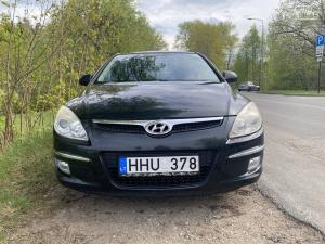 Melns Hyundai i30 2007 Viļņa, ar dzinēja tilpumu 1.60 L un nobraukumu 243 tūkst. km par 550 €, foto  vietnē AUTOMOTO.COM.LV