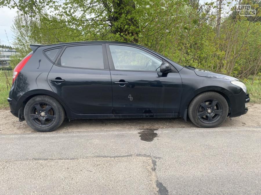 Melns Hyundai i30 2007 Viļņa, ar dzinēja tilpumu 1.60 L un nobraukumu 243 tūkst. km par 550 €, foto 4 vietnē AUTOMOTO.COM.LV