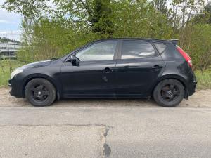 Melns Hyundai i30 2007 Viļņa, ar dzinēja tilpumu 1.60 L un nobraukumu 243 tūkst. km par 550 €, foto 5 vietnē AUTOMOTO.COM.LV