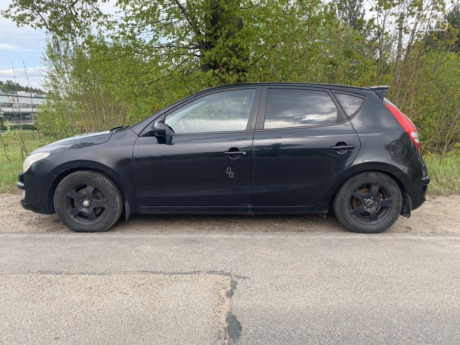 Melns Hyundai i30 2007 Viļņa, ar dzinēja tilpumu 1.60 L un nobraukumu 243 tūkst. km par 550 €, foto 5 vietnē AUTOMOTO.COM.LV