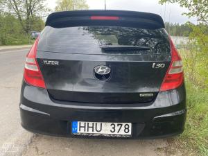 Melns Hyundai i30 2007 Viļņa, ar dzinēja tilpumu 1.60 L un nobraukumu 243 tūkst. km par 550 €, foto 6 vietnē AUTOMOTO.COM.LV