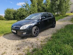 Melns Hyundai i30 2007 Viļņa, ar dzinēja tilpumu 1.58 L un nobraukumu 320 tūkst. km par 550 €, foto  vietnē AUTOMOTO.COM.LV