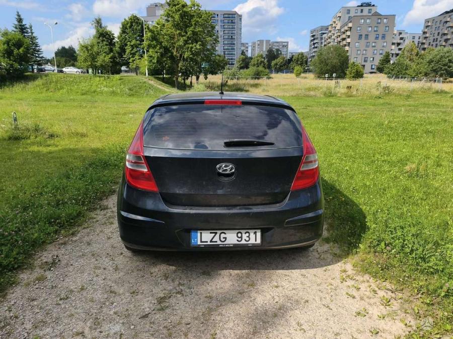 Melns Hyundai i30 2007 Viļņa, ar dzinēja tilpumu 1.58 L un nobraukumu 320 tūkst. km par 500 €, foto 7 vietnē AUTOMOTO.COM.LV