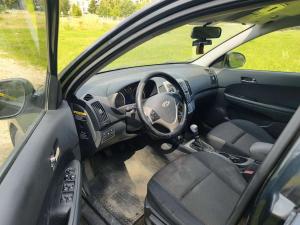 Melns Hyundai i30 2007 Viļņa, ar dzinēja tilpumu 1.58 L un nobraukumu 320 tūkst. km par 500 €, foto 12 vietnē AUTOMOTO.COM.LV