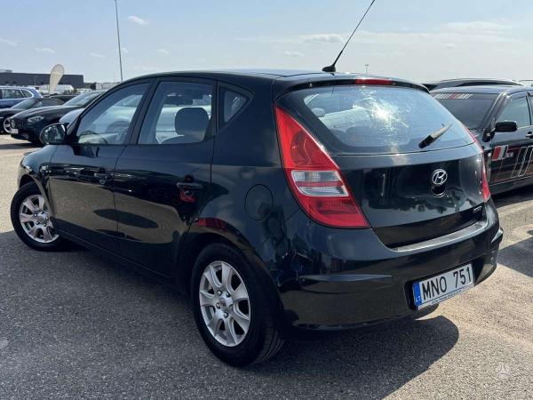 Melns Hyundai i30 2007 Viļņa, ar dzinēja tilpumu 1.58 L un nobraukumu 347 tūkst. km par 1590 €, foto 7 vietnē AUTOMOTO.COM.LV