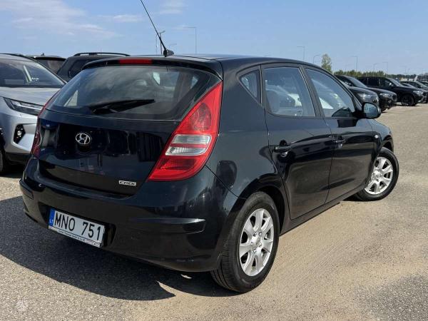 Melns Hyundai i30 2007 Viļņa, ar dzinēja tilpumu 1.58 L un nobraukumu 347 tūkst. km par 1590 €, foto 8 vietnē AUTOMOTO.COM.LV