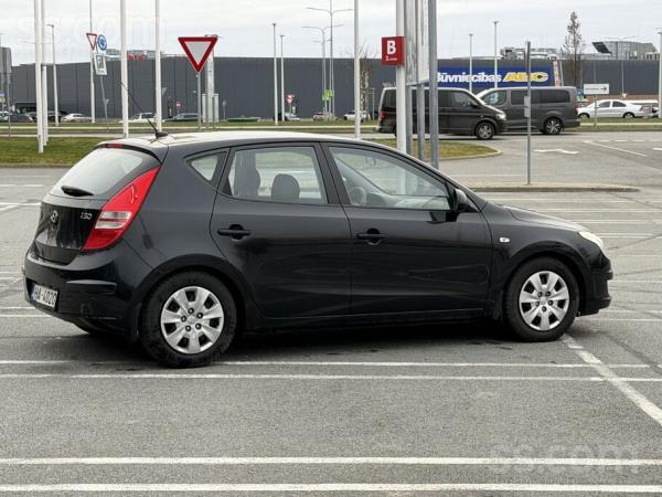 Black Hyundai i30 2008 in Riga, with an engine capacity of 1.40 L and mileage of 227 thousand km for 1450 €, photo 7 on AUTOMOTO.COM.LV