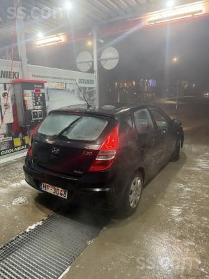 Melns Hyundai i30 2008 Jelgava, ar dzinēja tilpumu 1.60 L un nobraukumu 271 tūkst. km par 1450 €, foto 3 vietnē AUTOMOTO.COM.LV