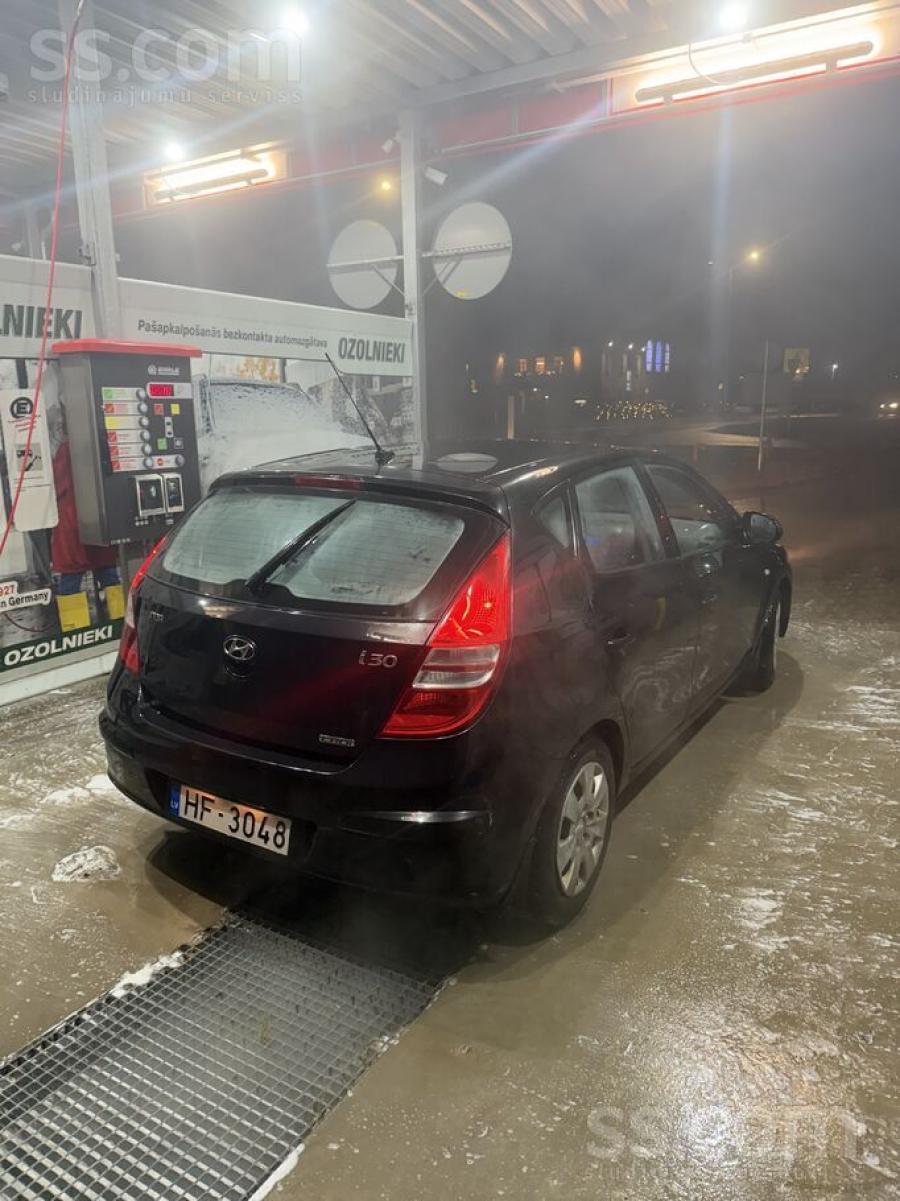 Melns Hyundai i30 2008 Jelgava, ar dzinēja tilpumu 1.60 L un nobraukumu 271 tūkst. km par 1450 €, foto 3 vietnē AUTOMOTO.COM.LV