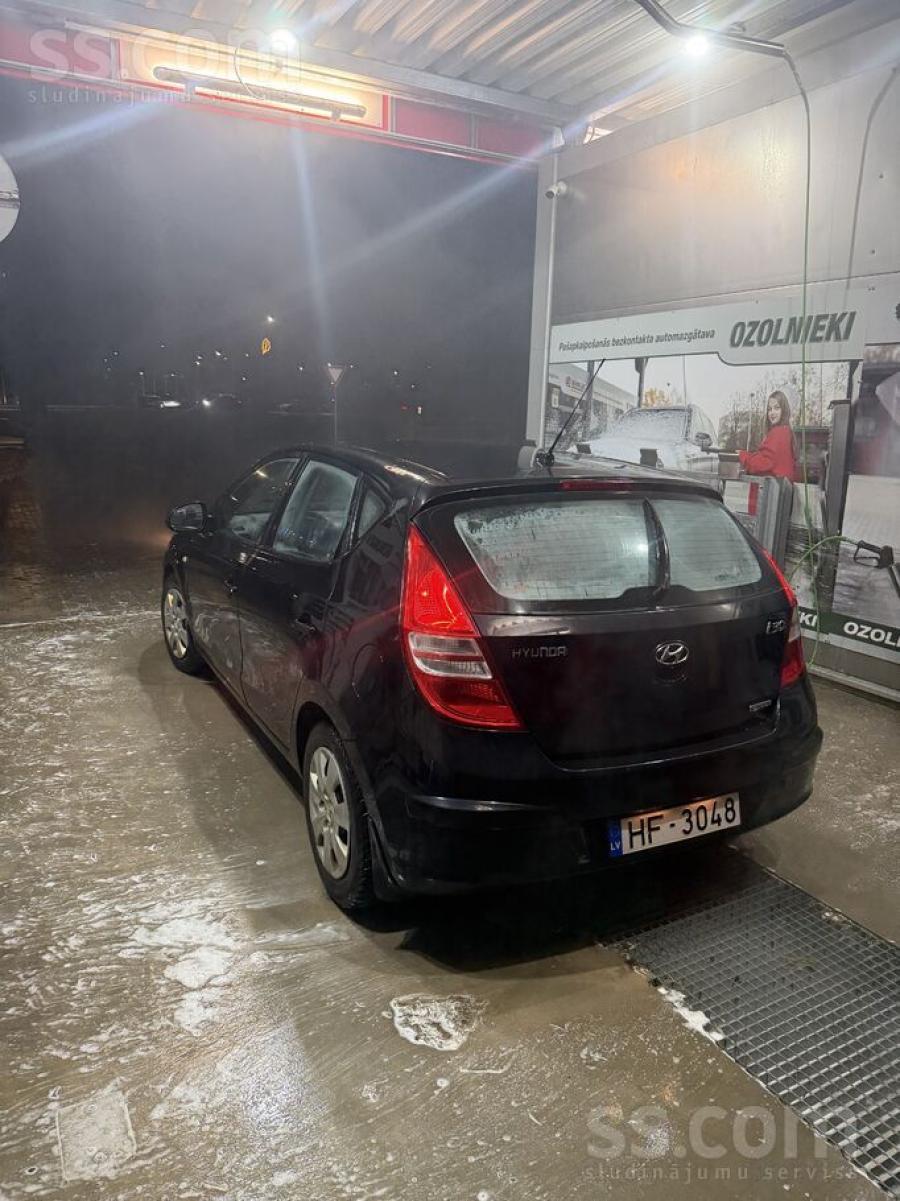 Melns Hyundai i30 2008 Jelgava, ar dzinēja tilpumu 1.60 L un nobraukumu 271 tūkst. km par 1450 €, foto 4 vietnē AUTOMOTO.COM.LV
